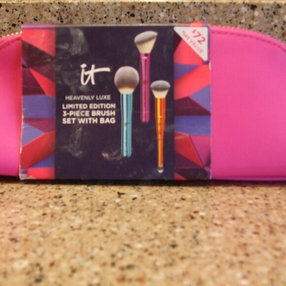 it cosmetics | Makeup | It Cosmetics Brush Set Full Sizes With Pink ...